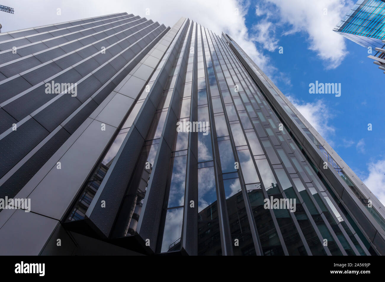 Spectacular Space in Iconic Office Buildings in London. London modern ...