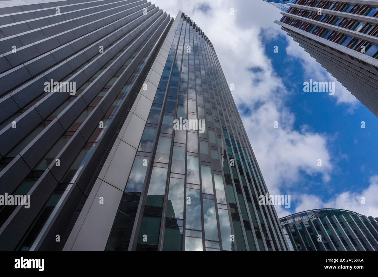 Spectacular Space in Iconic Office Buildings in London. London modern ...