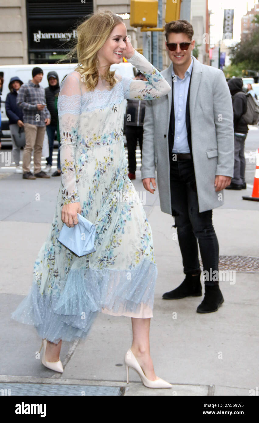 Elizabeth lail countdown hi-res stock photography and images - Alamy