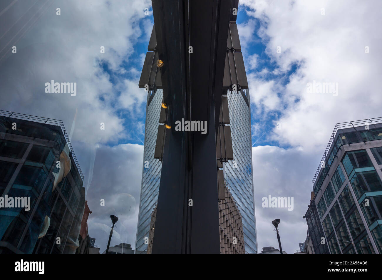 Spectacular Space in Iconic Office Buildings in London. London modern ...