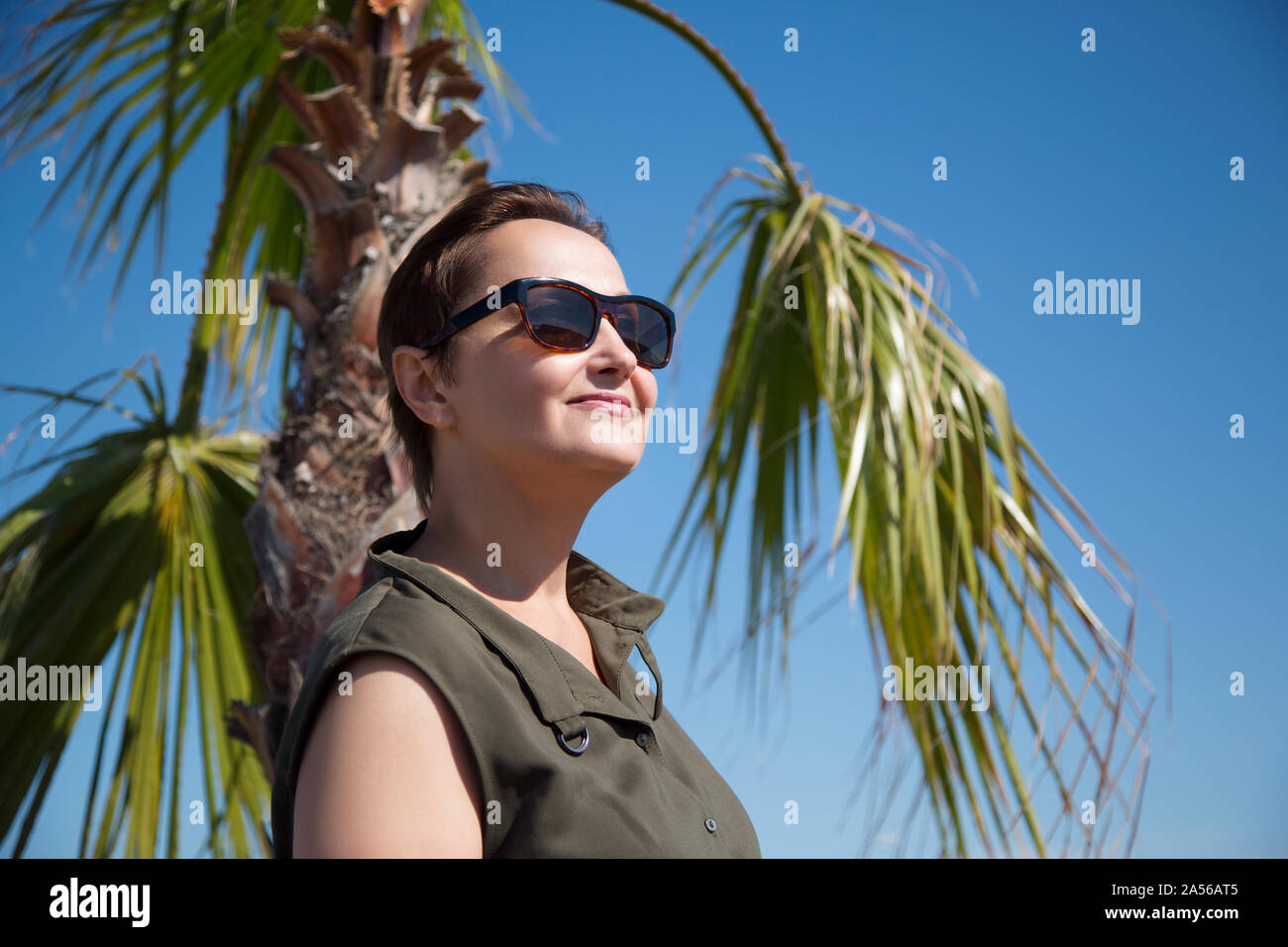 Stylish 50s sunglasses hi-res stock photography and images - Alamy