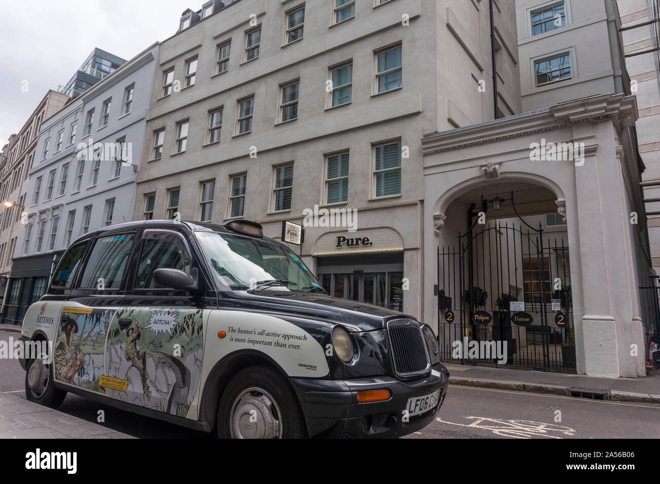 The Iconic London Cab, a symbol of britain metropole Stock Photo - Alamy