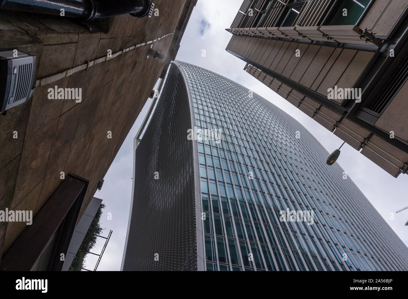 Spectacular Space in Iconic Office Buildings in London. London modern ...
