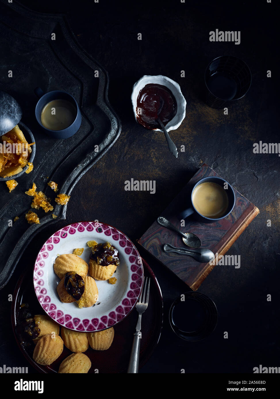 Chocolate madeleines hi-res stock photography and images - Alamy