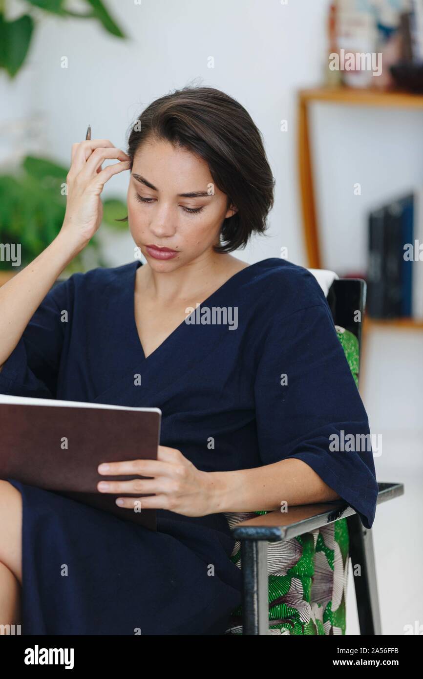 Coworker paperwork hi-res stock photography and images - Alamy