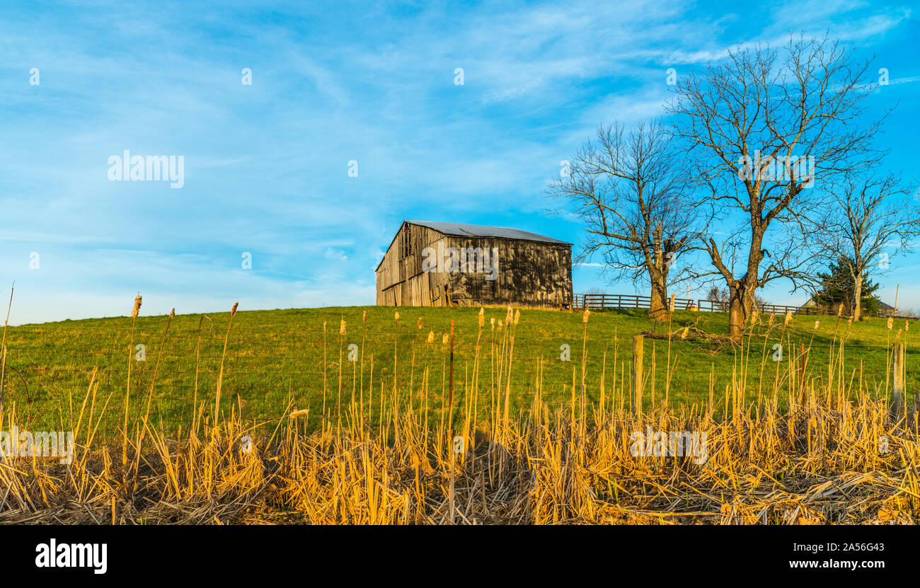 Barn on Hill Stock Photo - Alamy