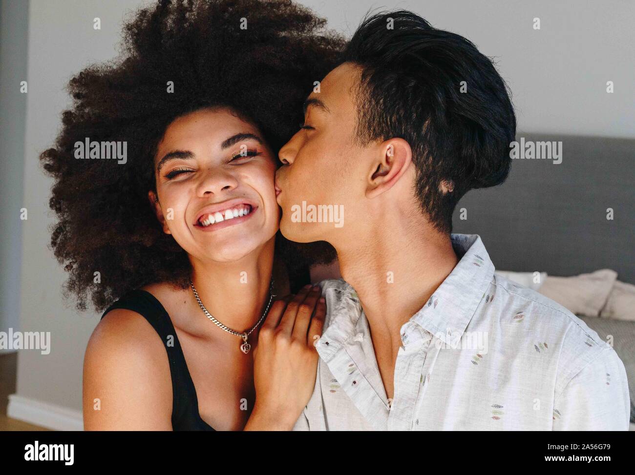 Relationship bond bonding hi-res stock photography and images - Alamy