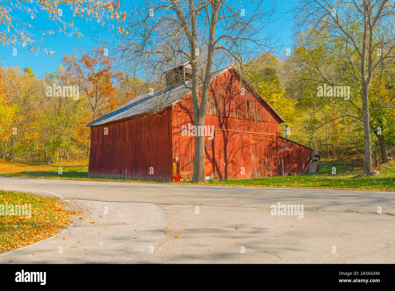 Red Barn Along Road Stock Photo - Alamy