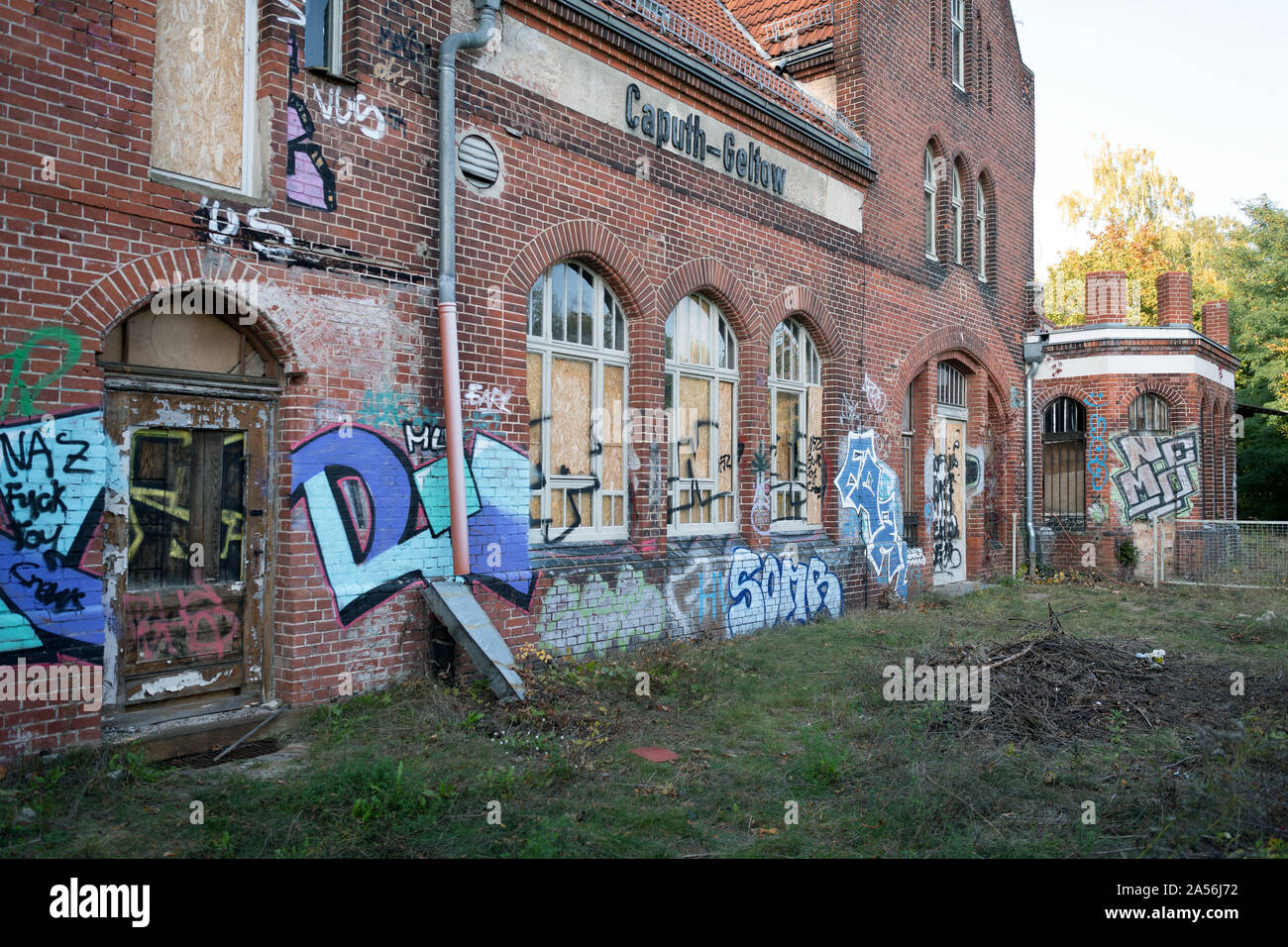 Caputh, Germany. 14th Oct, 2019. The windows of the Caputh-Geltow ...