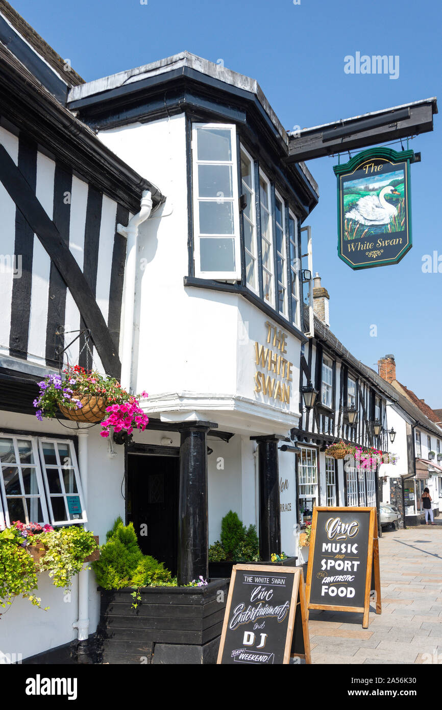 High street hoddesdon hertfordshire england hi-res stock photography ...