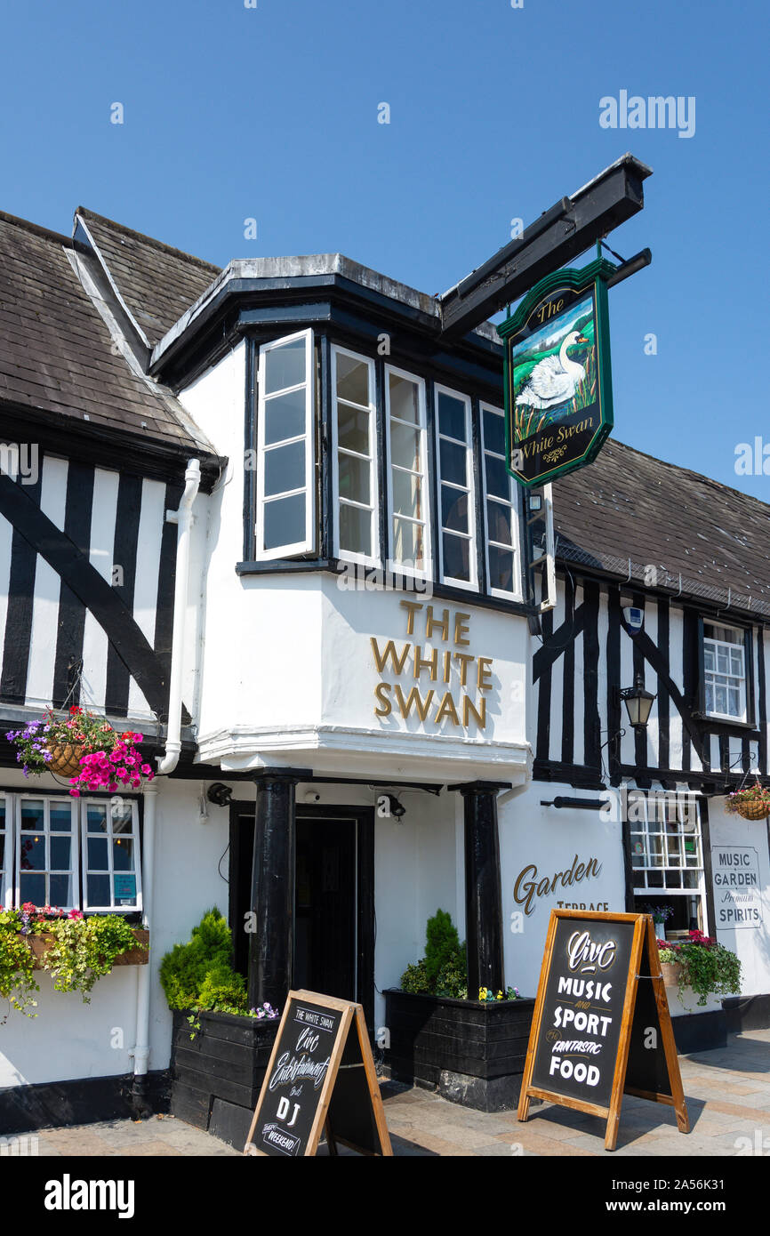 High street hoddesdon hertfordshire england hi-res stock photography ...