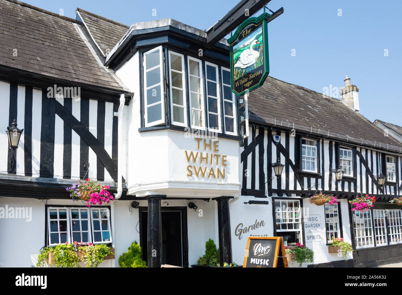 High street hoddesdon hertfordshire england hi-res stock photography ...