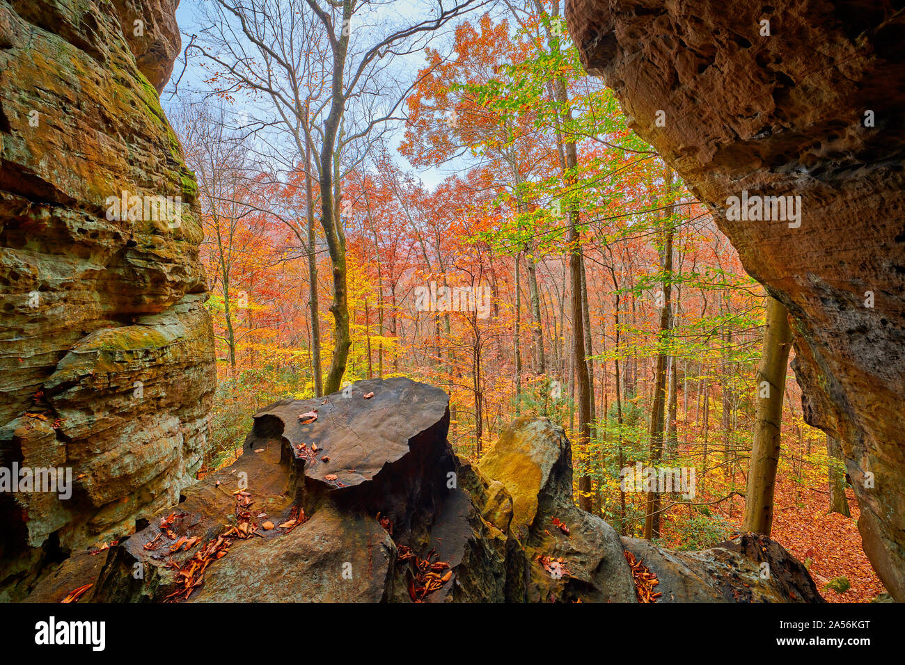 Crack in the rocks hi-res stock photography and images - Alamy