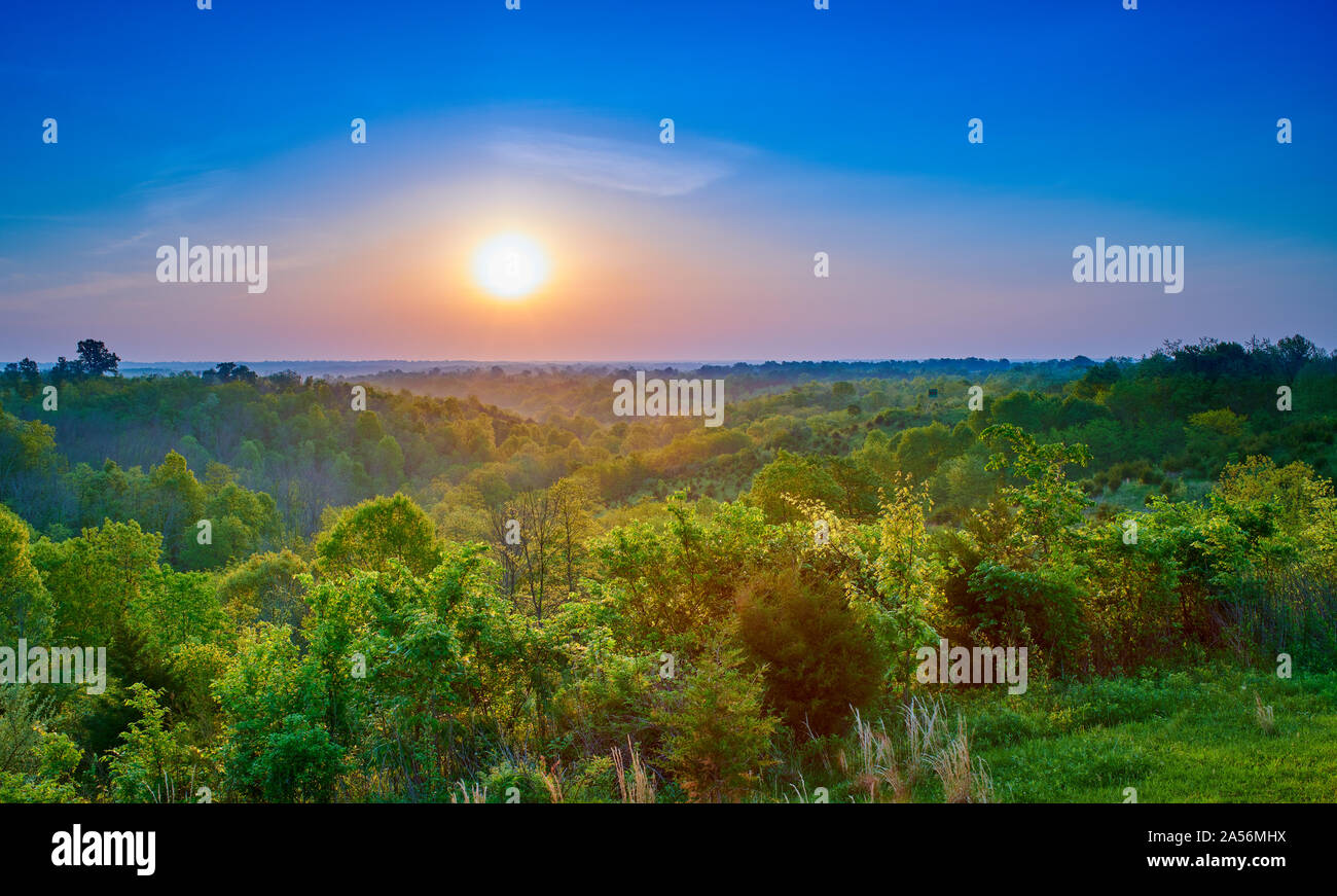 Sunrise over valley hi-res stock photography and images - Alamy