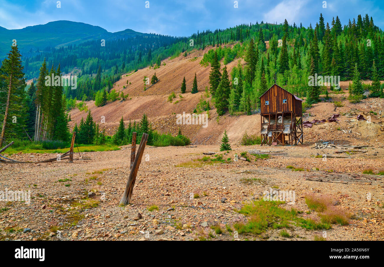 Rustic abandoned mining structure hi-res stock photography and images ...