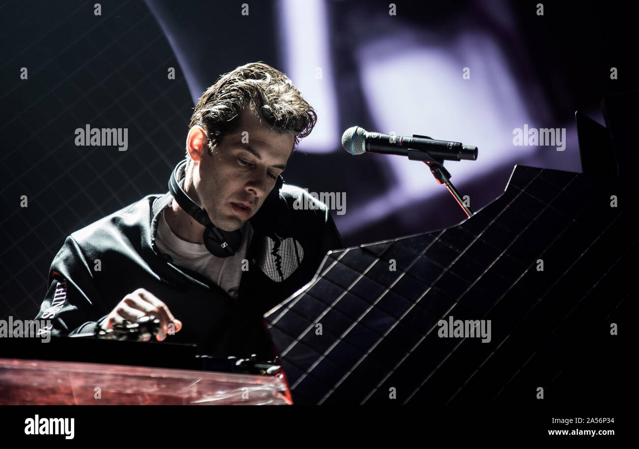 Mark daniel ronson hi-res stock photography and images - Alamy