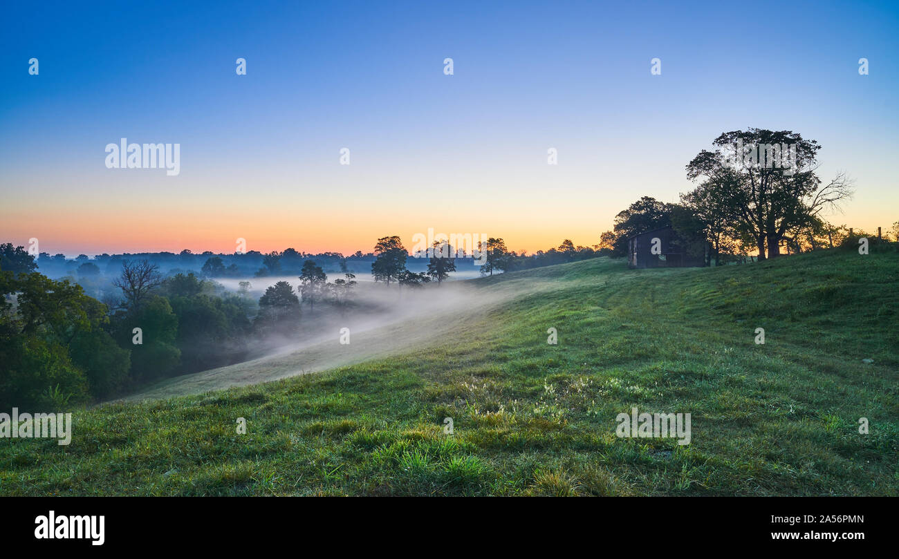 Dawn with fog hi-res stock photography and images - Alamy