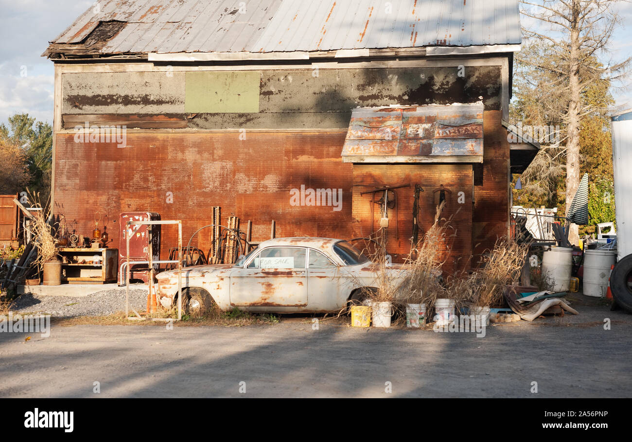 Clutter junk hi-res stock photography and images - Alamy