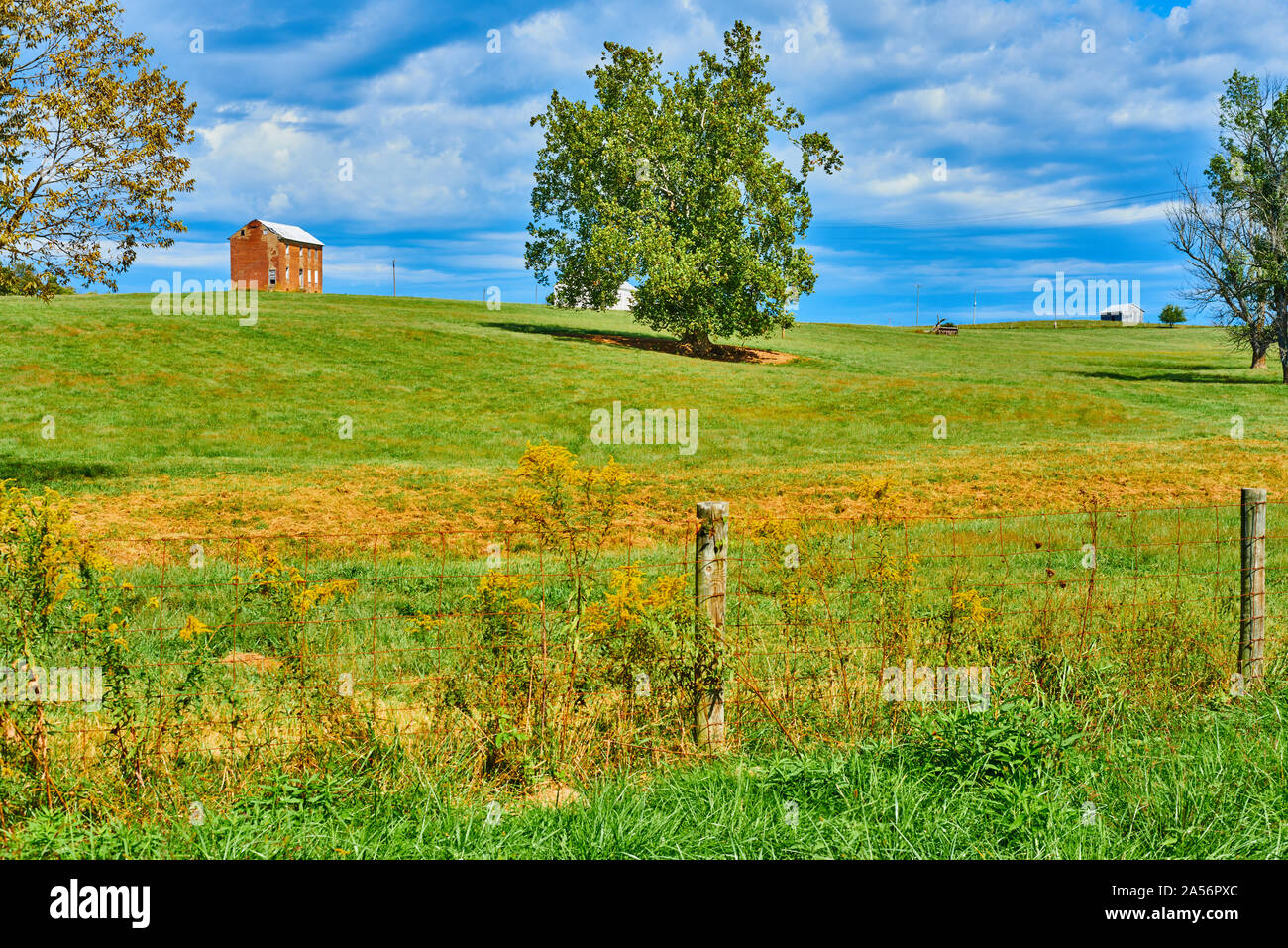 Homestead old farm field wood wooden house hi-res stock photography and ...