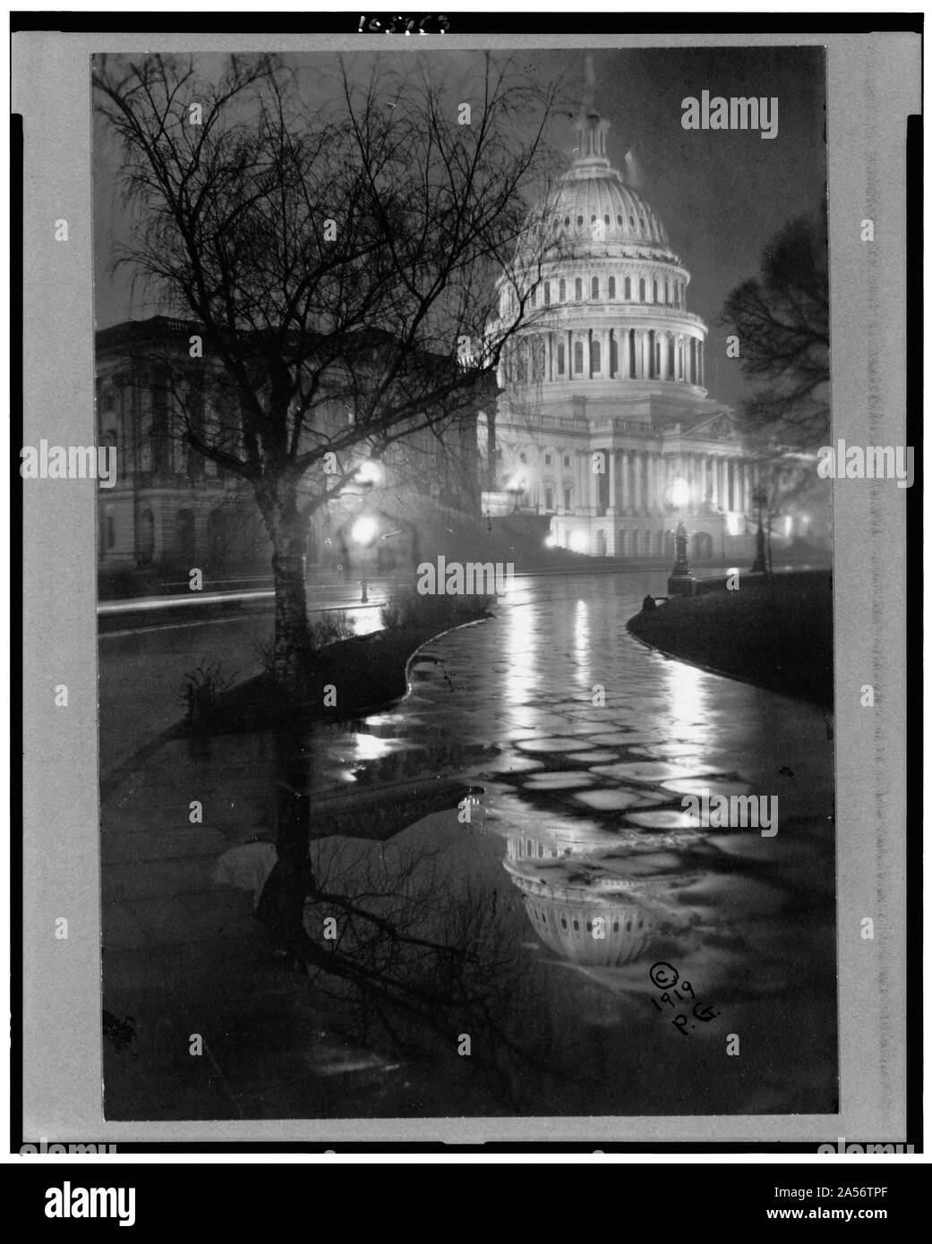 Night architecture building Cut Out Stock Images & Pictures - Alamy