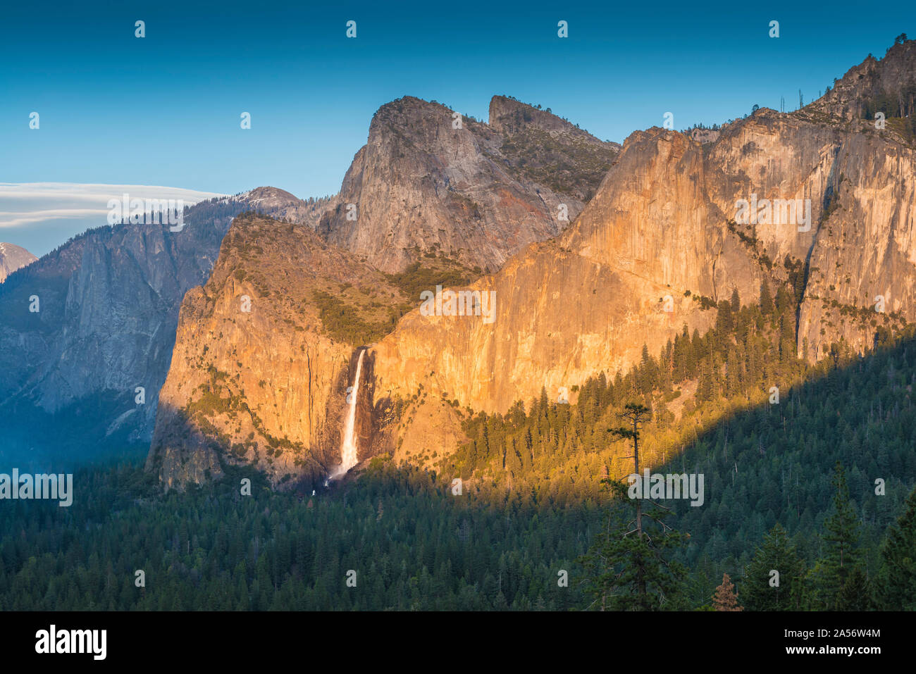 Yosemite falls at sunset hi-res stock photography and images - Alamy