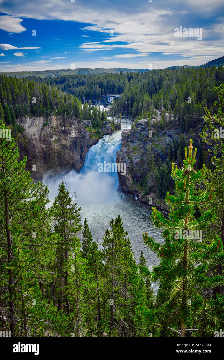 Yellowstone river canyon village hi-res stock photography and images ...