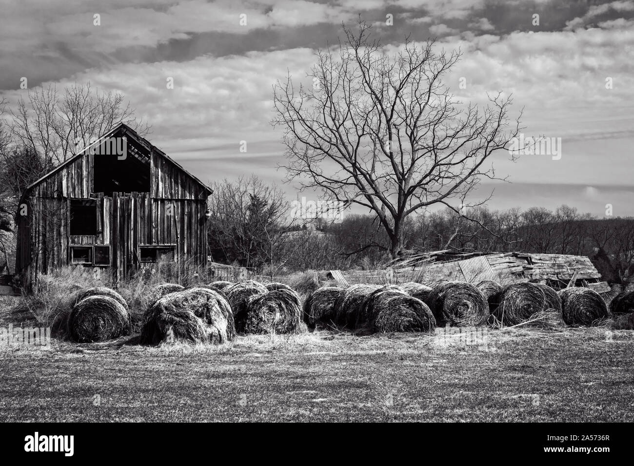 Decrepid barn hi-res stock photography and images - Alamy