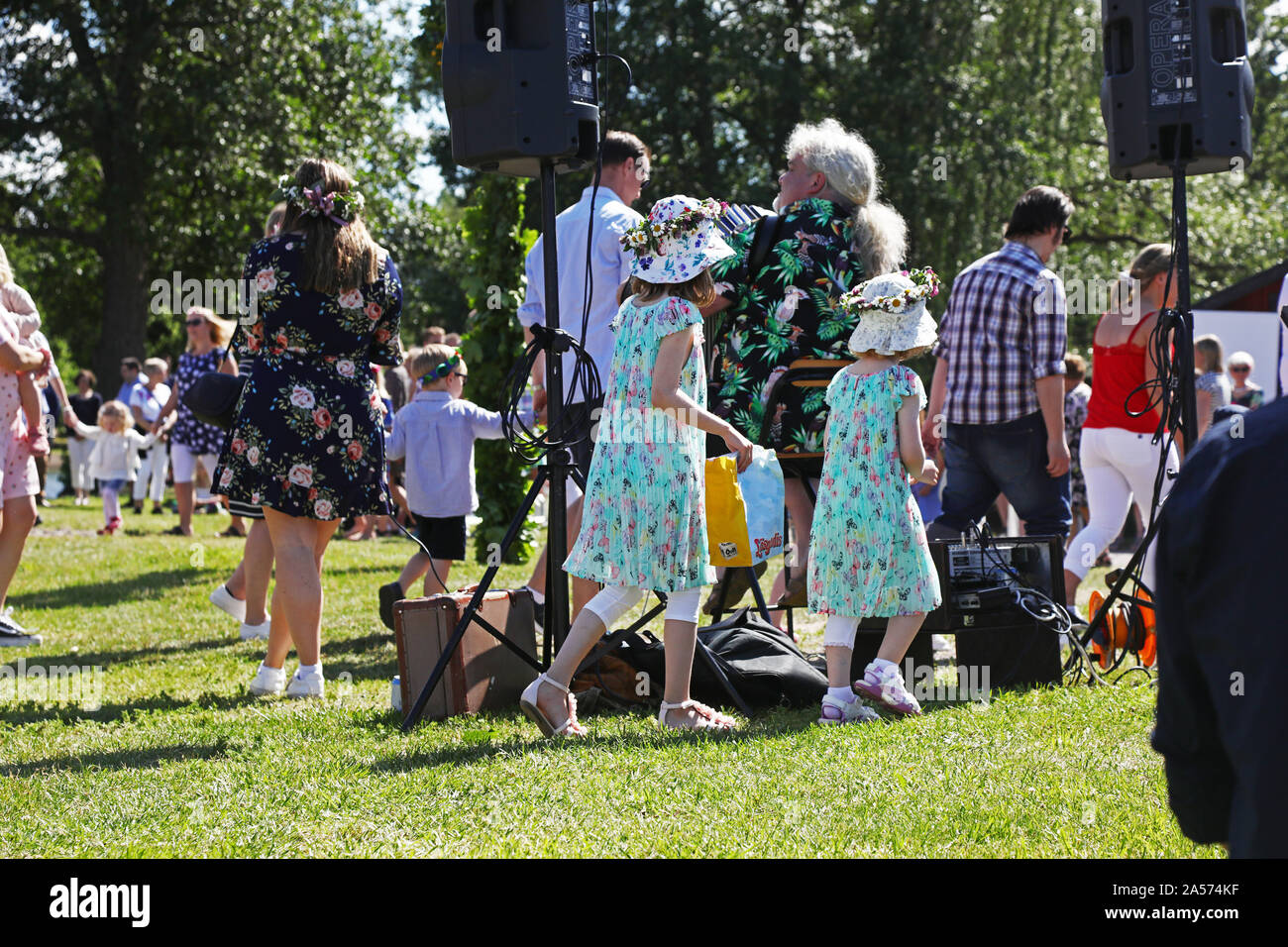 Midsommar dance hi-res stock photography and images - Alamy