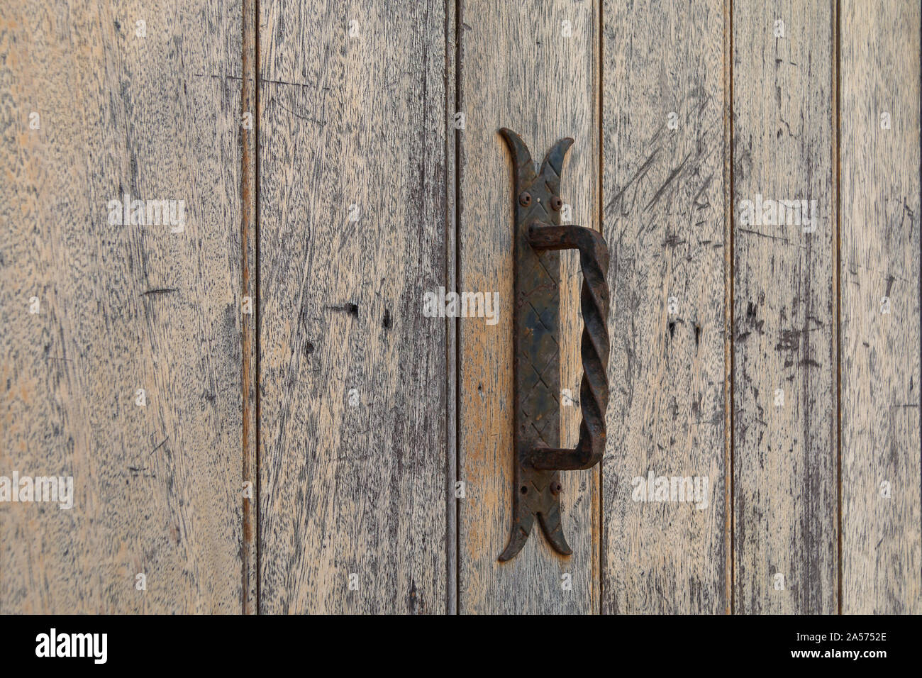 Old iron rusty handle on wooden doors Stock Photo - Alamy