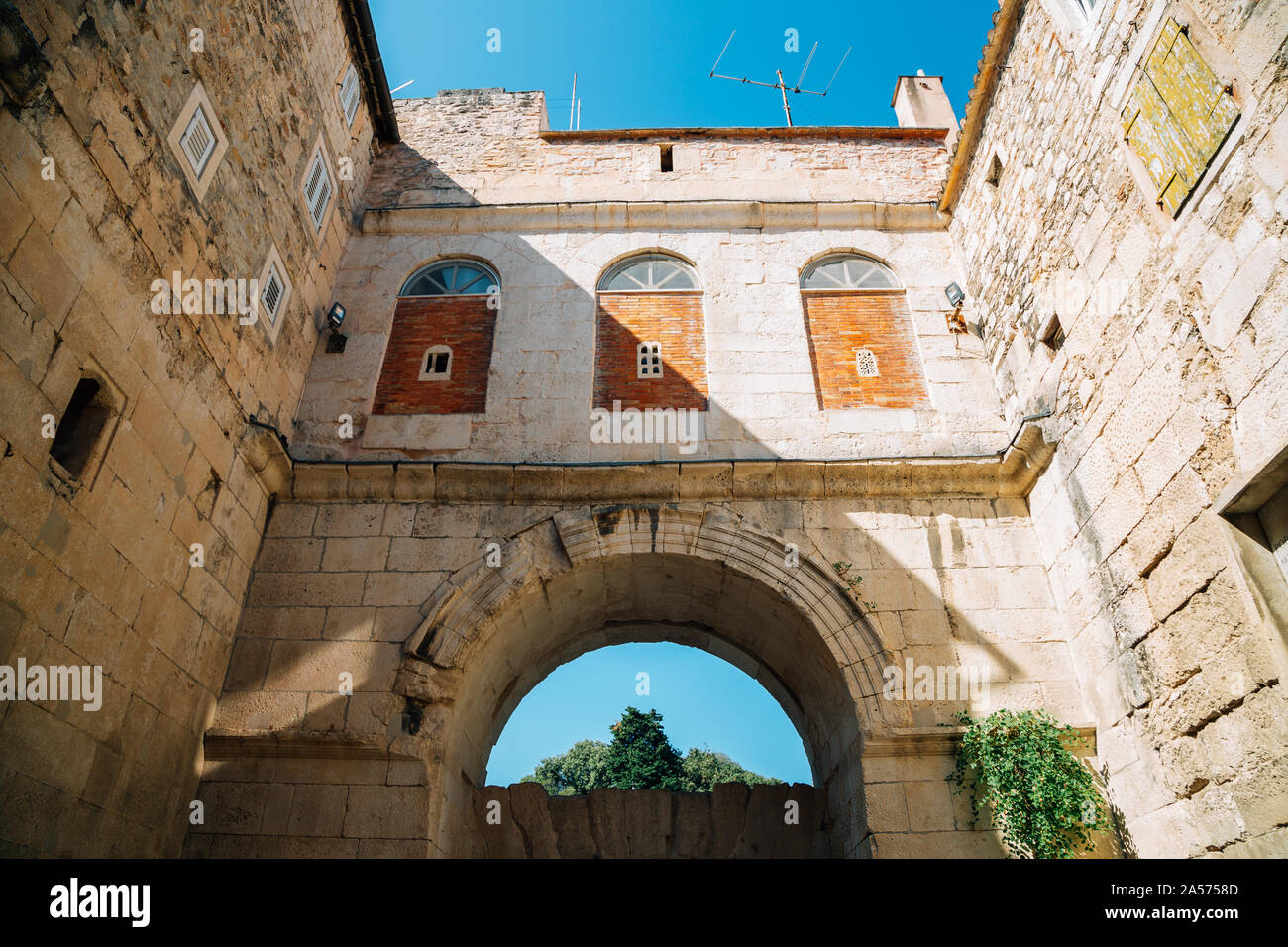 Diocletian palace golden gate hi-res stock photography and images - Alamy