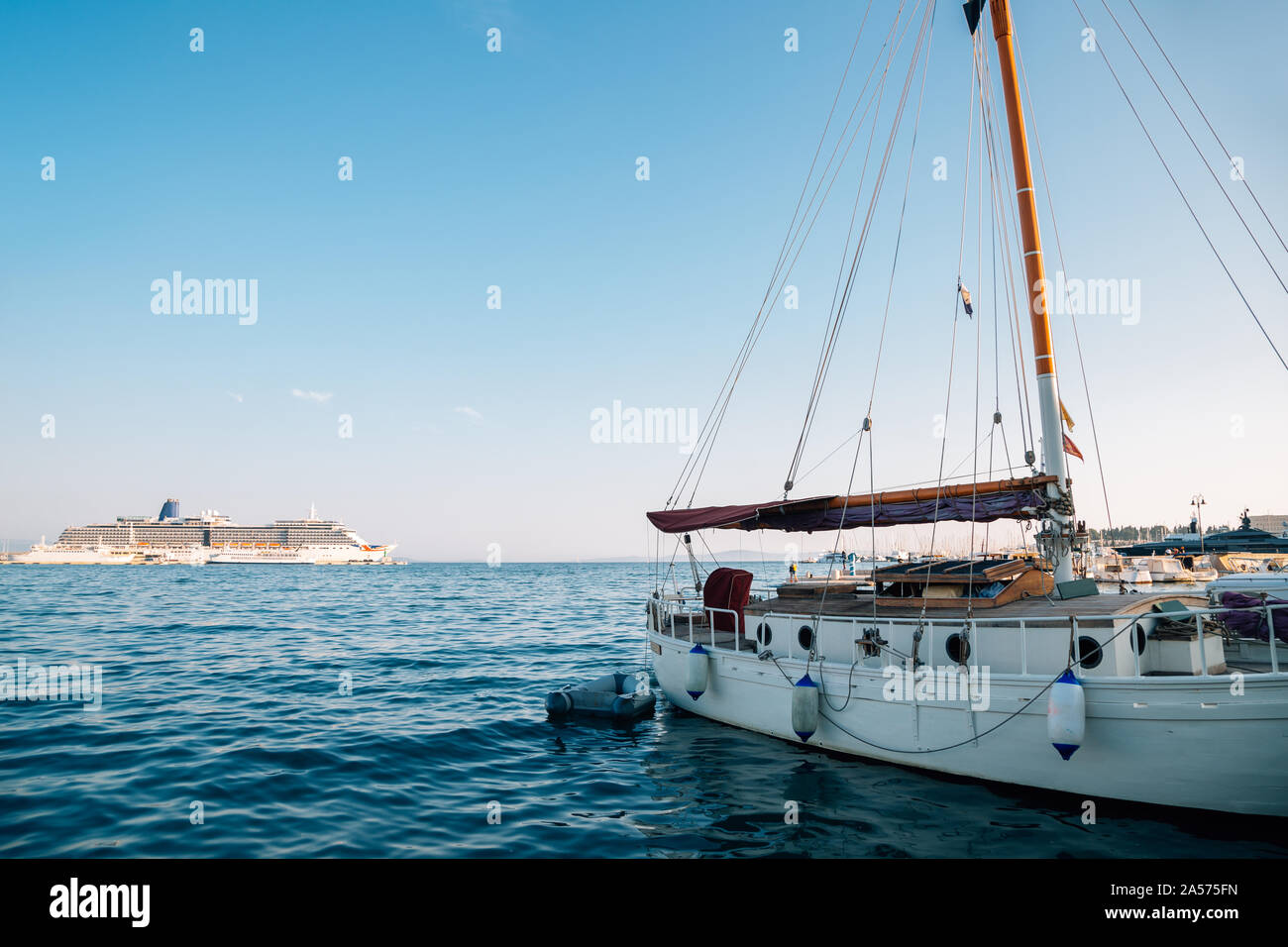 Split landscape sea sky hi-res stock photography and images - Alamy