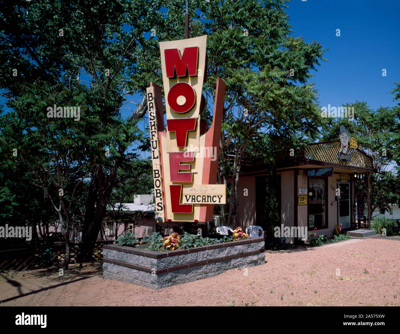 Vintage motel signs in hi-res stock photography and images - Alamy