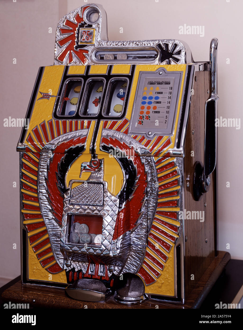 Vintage slot machine hi-res stock photography and images - Alamy