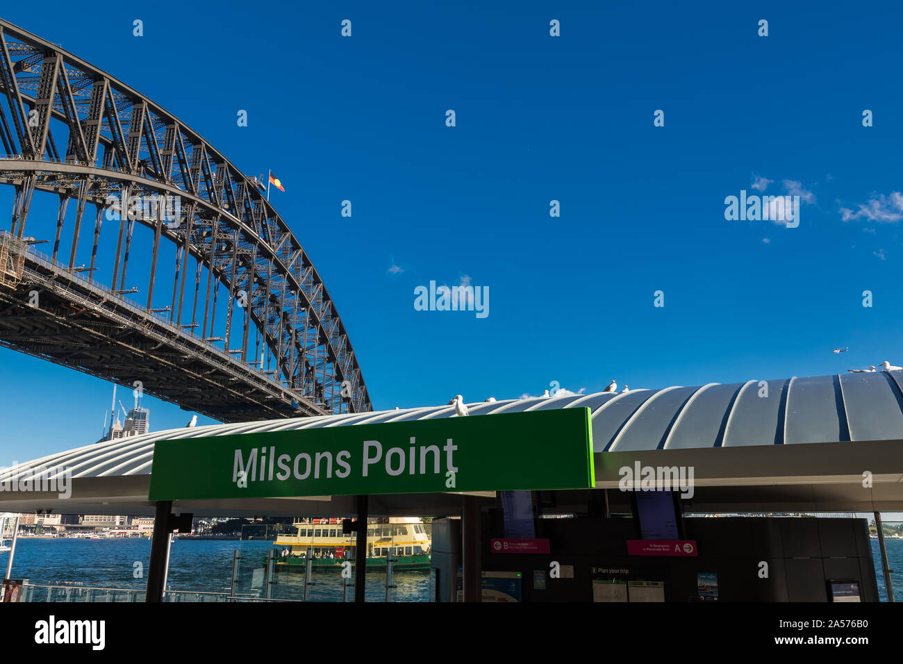 Views of Sydney Harbour Bridge from Milsons Point, North Sydney ...