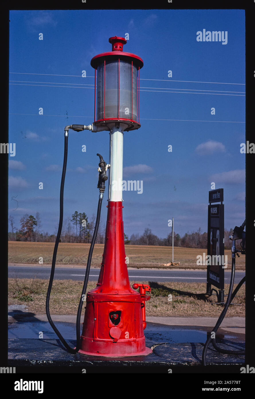 Visible pump hi-res stock photography and images - Alamy