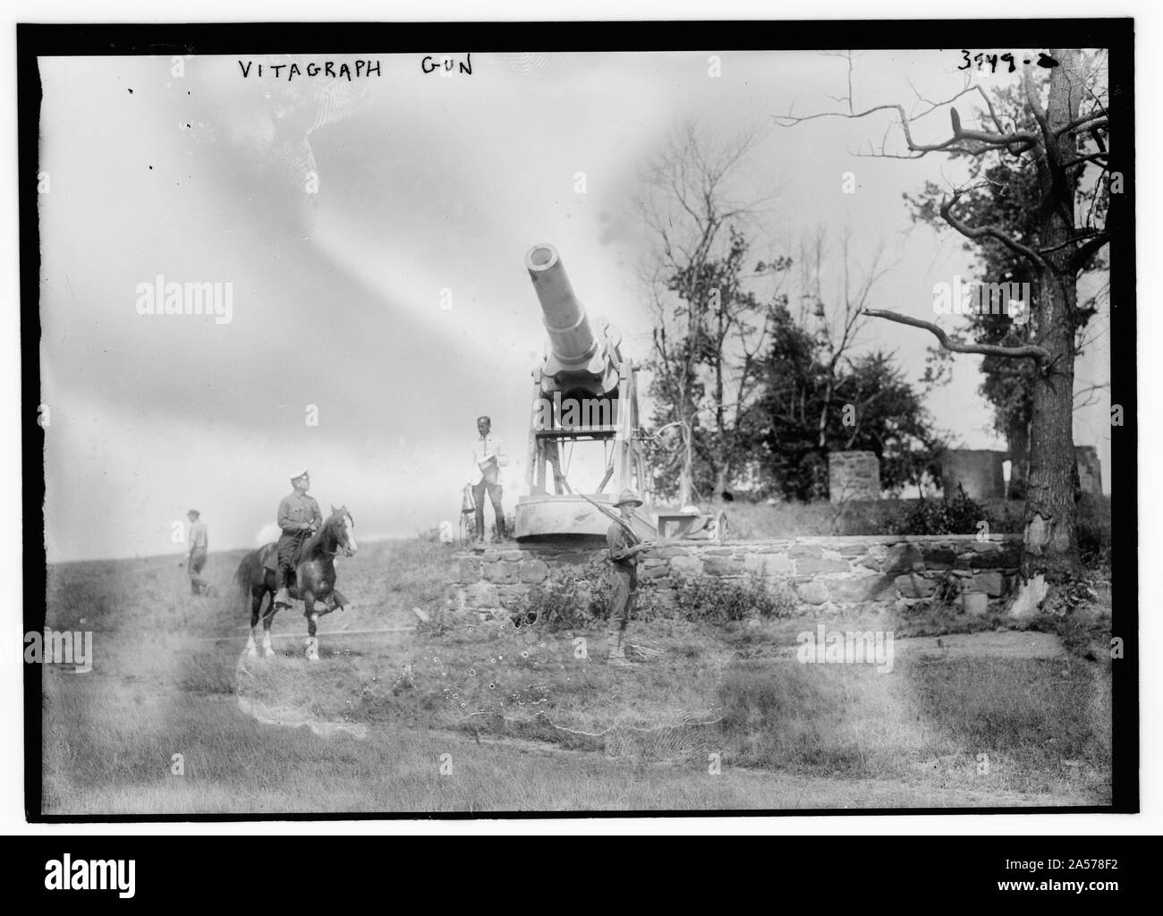 Gun pictures Cut Out Stock Images & Pictures - Alamy