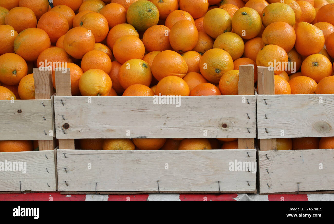 many boxes of oranges for sale at market Stock Photo - Alamy