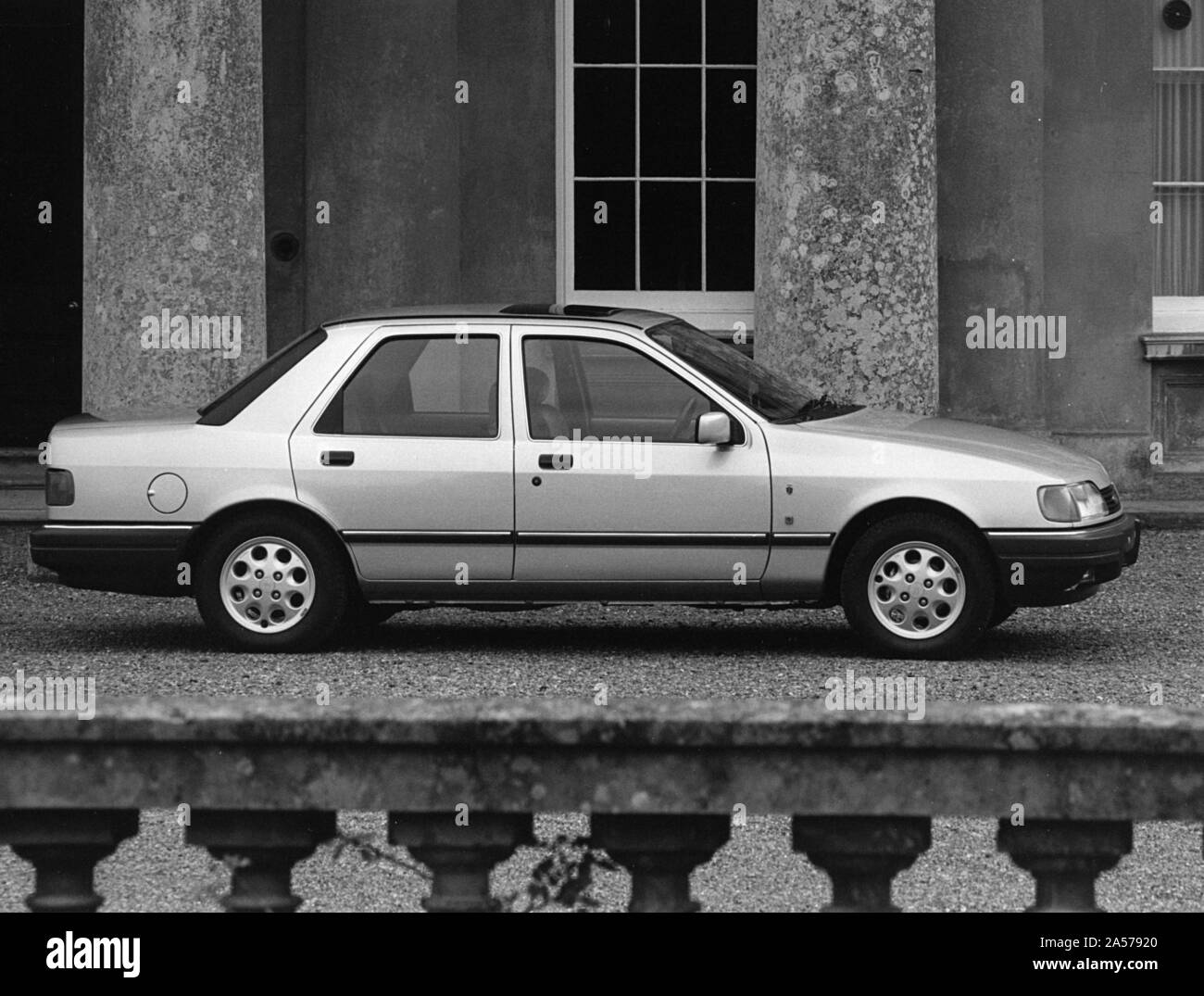 1987 Ford Sierra Sapphire Ghia Stock Photo - Alamy