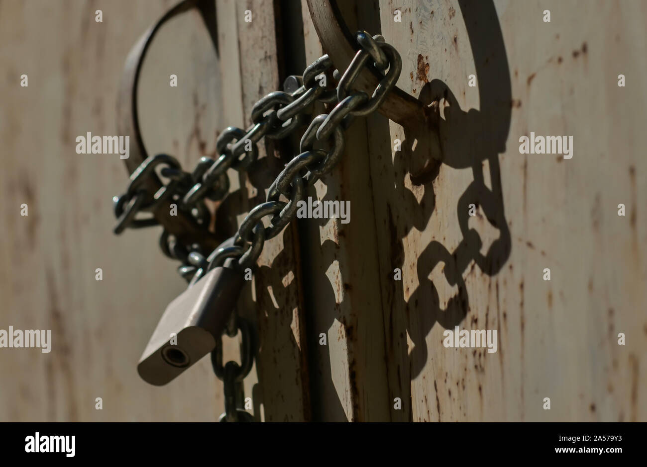 Old metal chain hi-res stock photography and images - Alamy