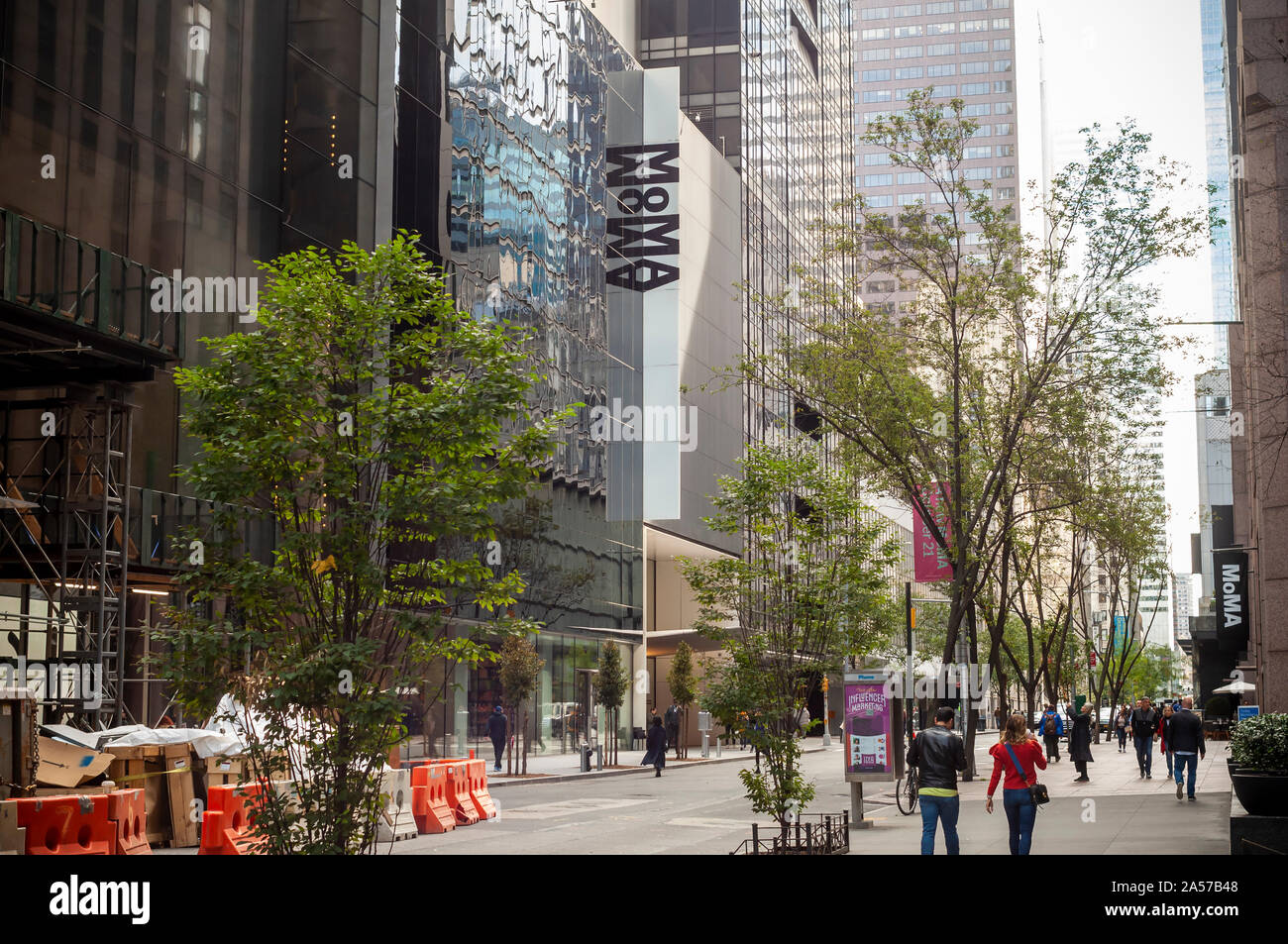 Moma new york entrance 2019 hi-res stock photography and images - Alamy