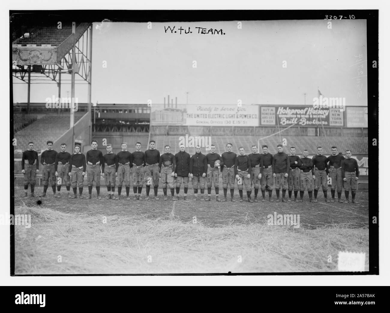 Team w hi-res stock photography and images - Alamy