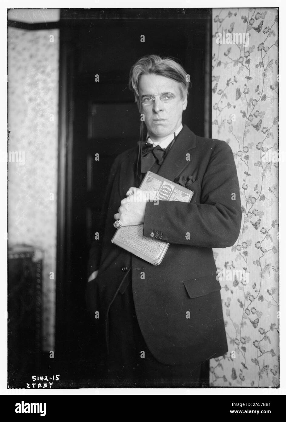 W b yeats hi-res stock photography and images - Alamy