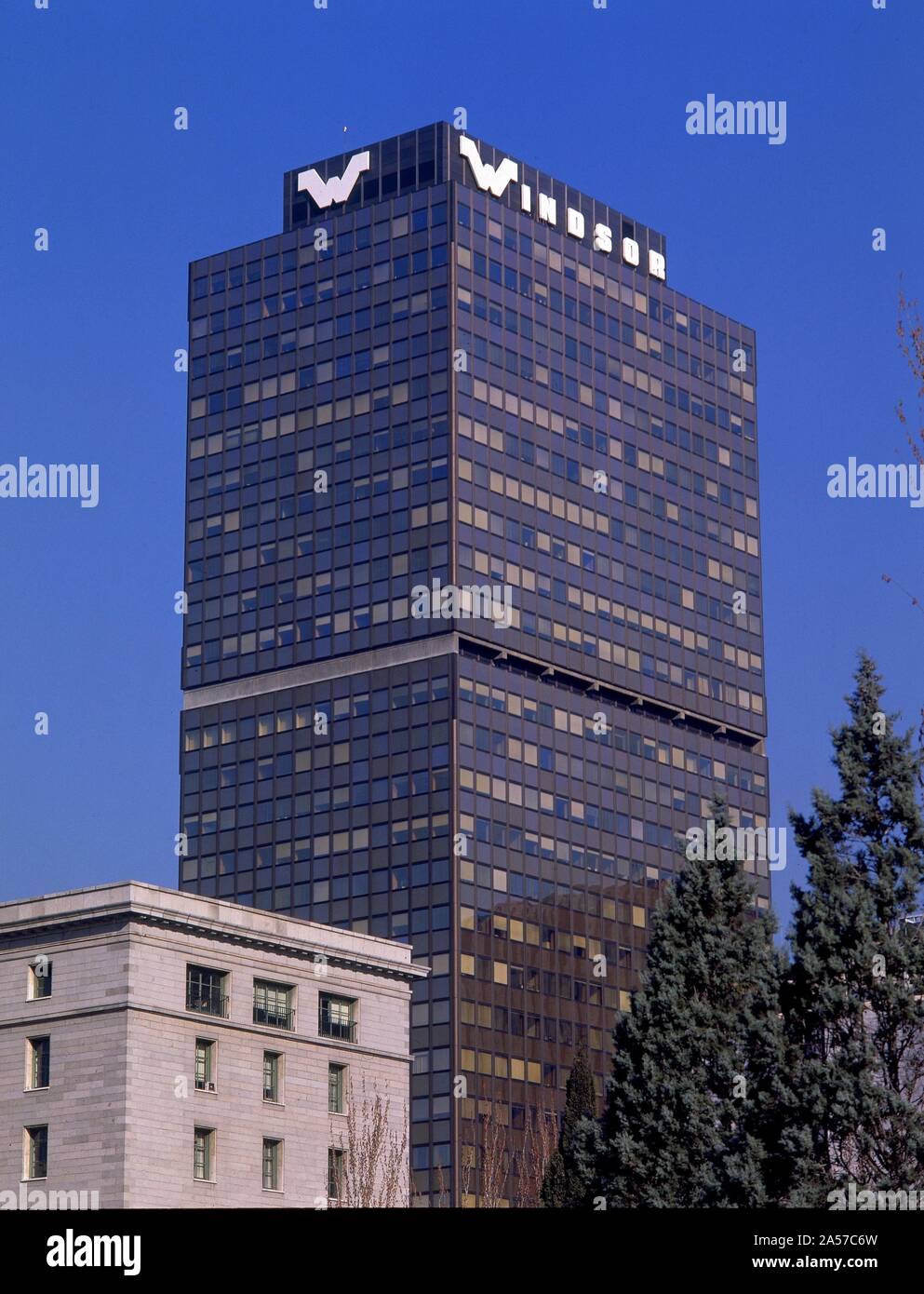 AZCA EDIFICIO WINDSOR. Author: ALAS GENARO / CASARIEGO PEDRO. Location: Windsor. MADRID. SPAIN ...