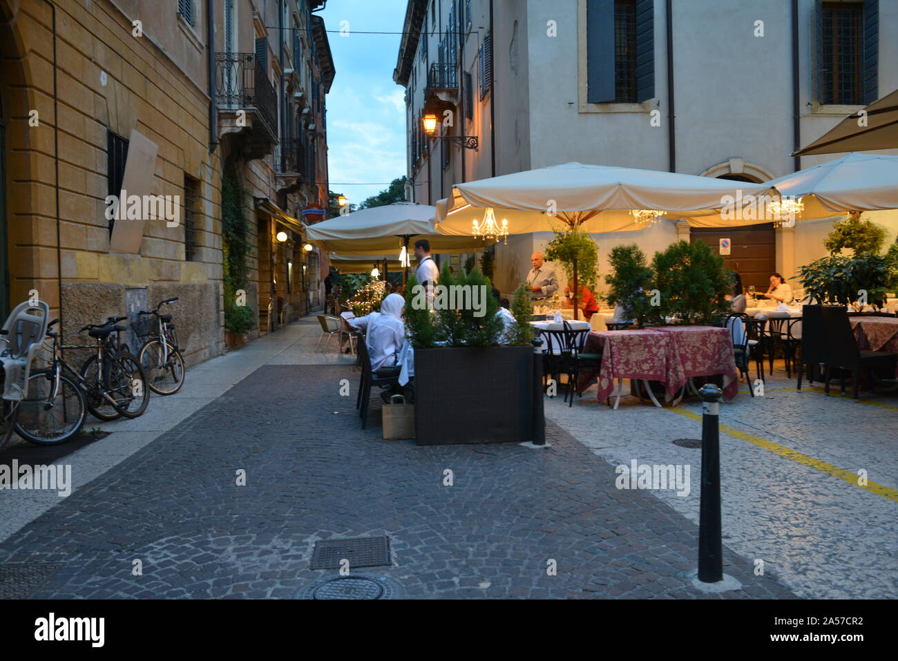 Nightlife In Verona High Resolution Stock Photography and Images - Alamy