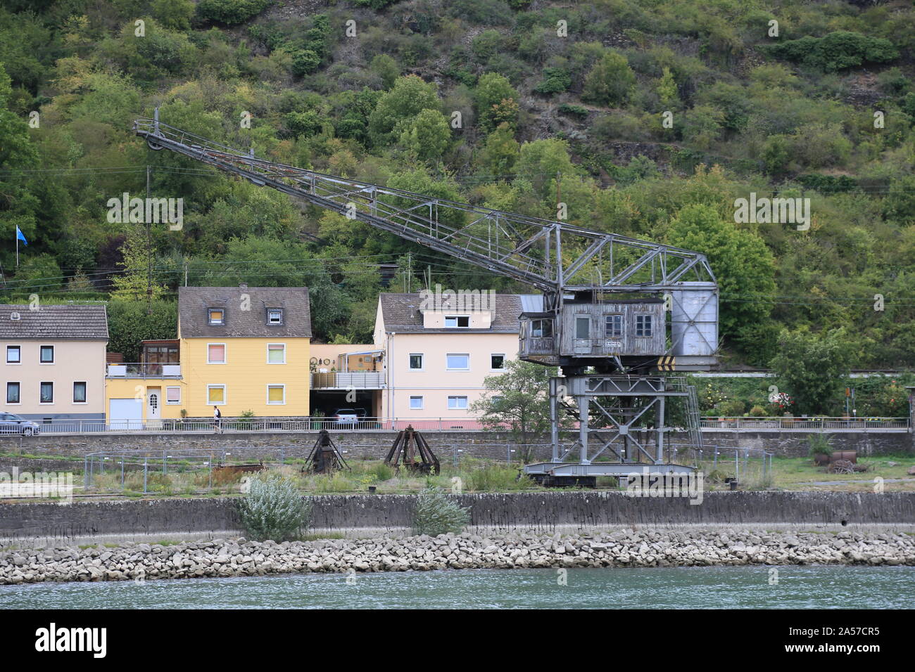 River crane hi-res stock photography and images - Alamy