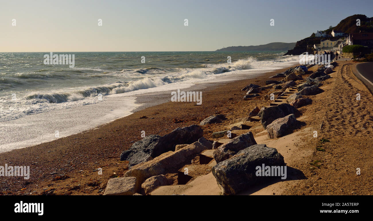Waves breaking over the beach at Torcross, Devon (Slapton Sands Stock ...
