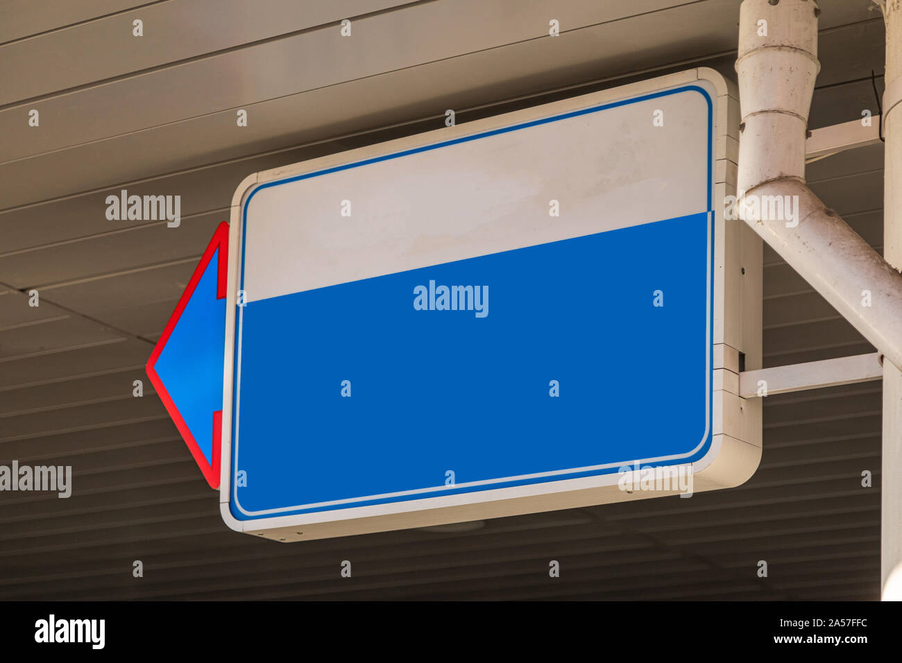 Close-up of blank white and blue signboard with pointer on left Stock ...