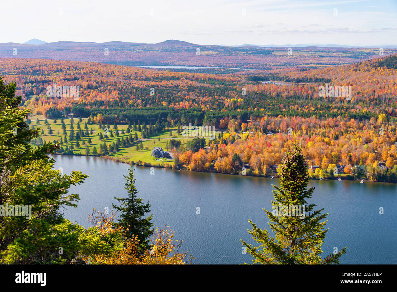 View over Lyster Lake from the top of Mount Pinacle, in the Autumn ...