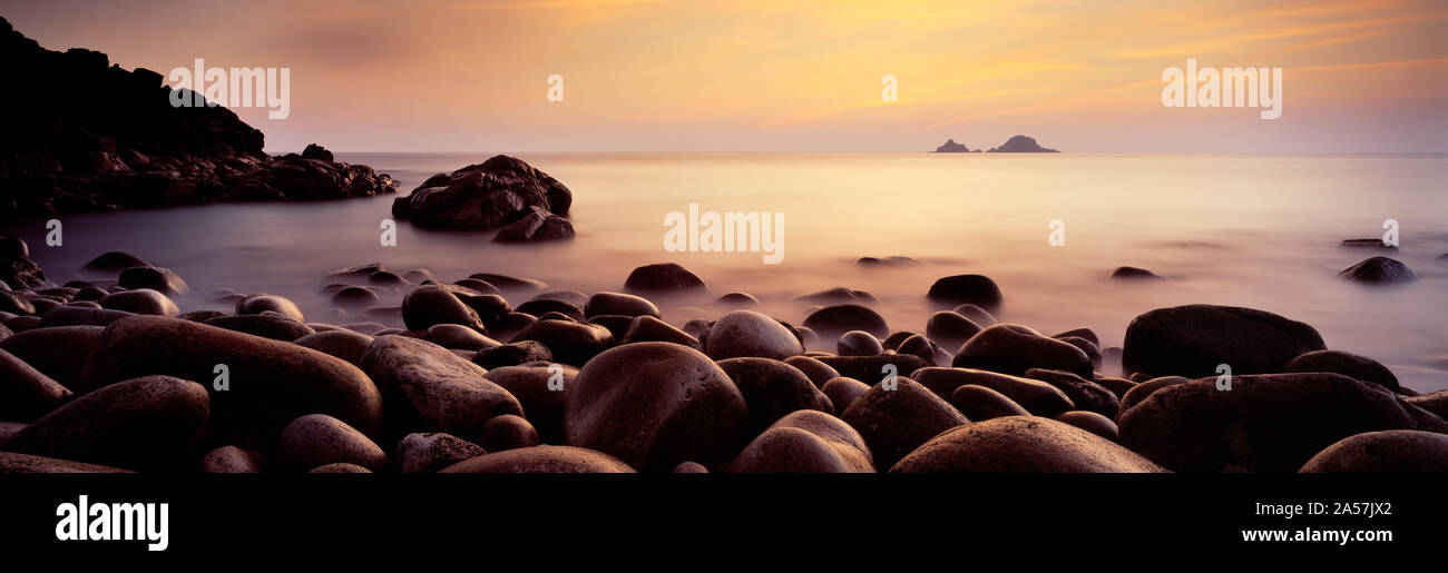 Sunset over the ocean, Porth Nanven, Cornwall, England Stock Photo - Alamy