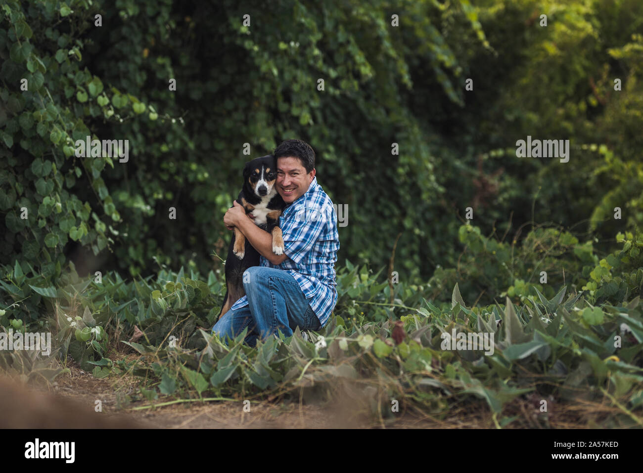 Black man and white man hugging hi-res stock photography and images - Alamy